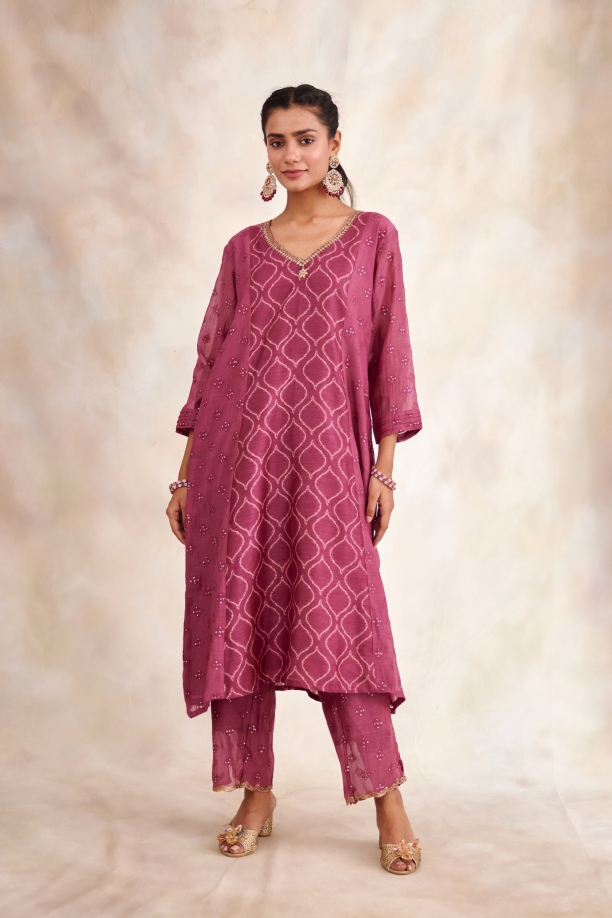 Suits for women |Shop latest collection of trendy suits at Frontier Raas